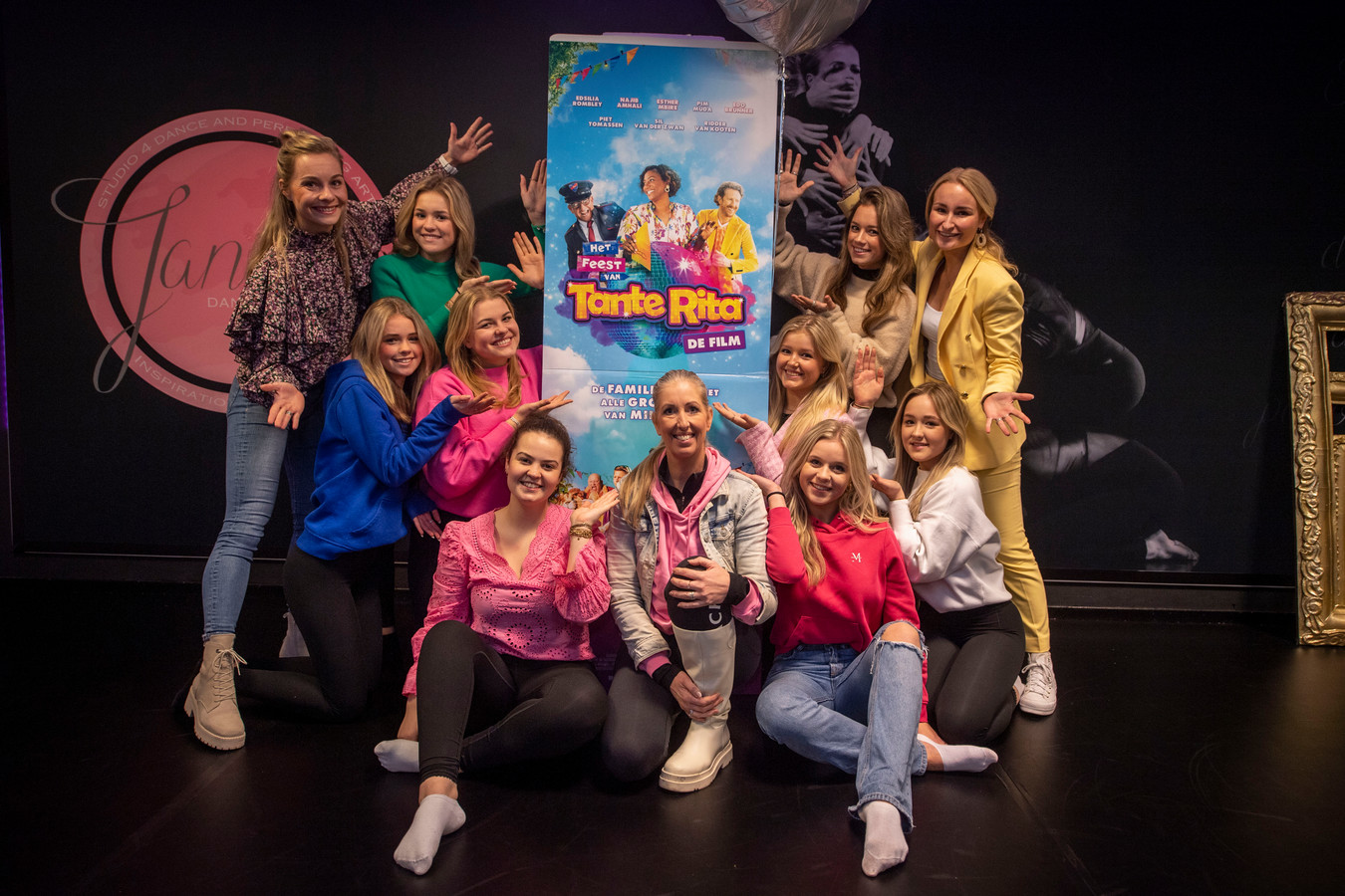 Deze Twentse dansschool danst in nieuwe speelfilm op liedjes die alle ...