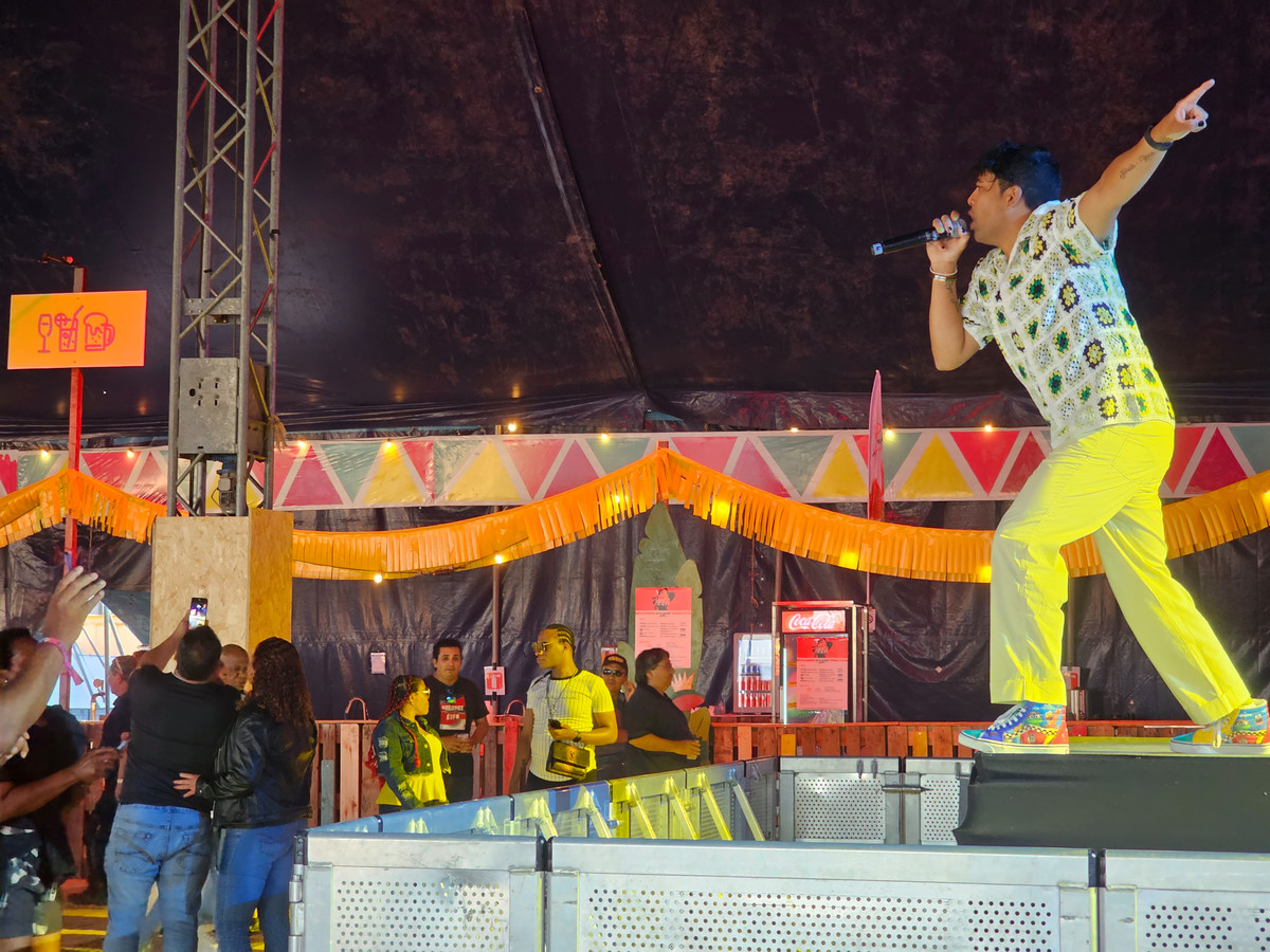 IN BEELD. 40ste Antilliaanse Feesten gestart onder stralende zomerzon ...