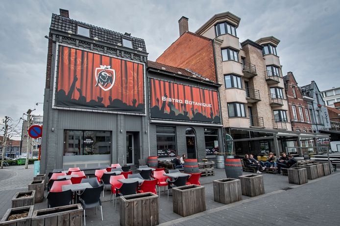 Jongeman riskeert celstraf na diefstallen op café | Roeselare | hln.be