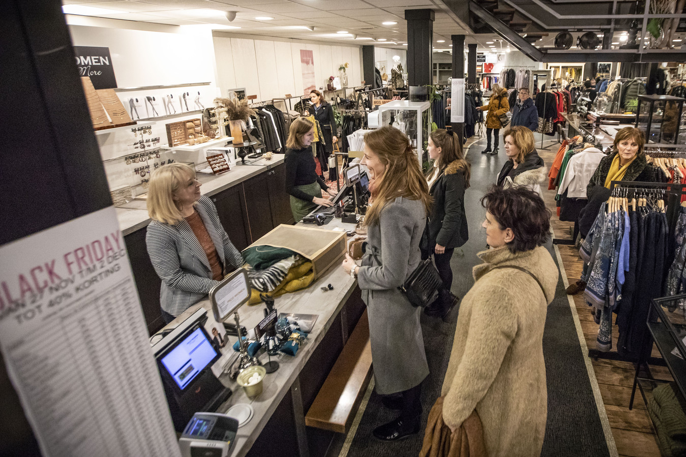 Black Friday ook in Enschede razend populair: ‘Leuk voor traffic ...