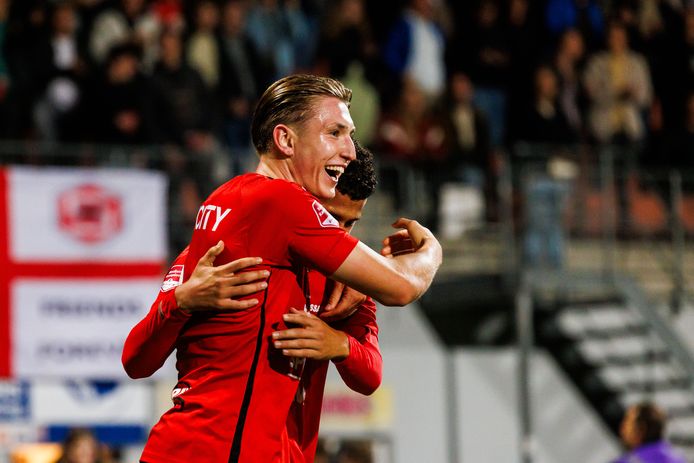 Dario Sits schiet Helmond Sport in extremis langs TOP Oss; Helmonders handhaven zich aan kop KKD ...