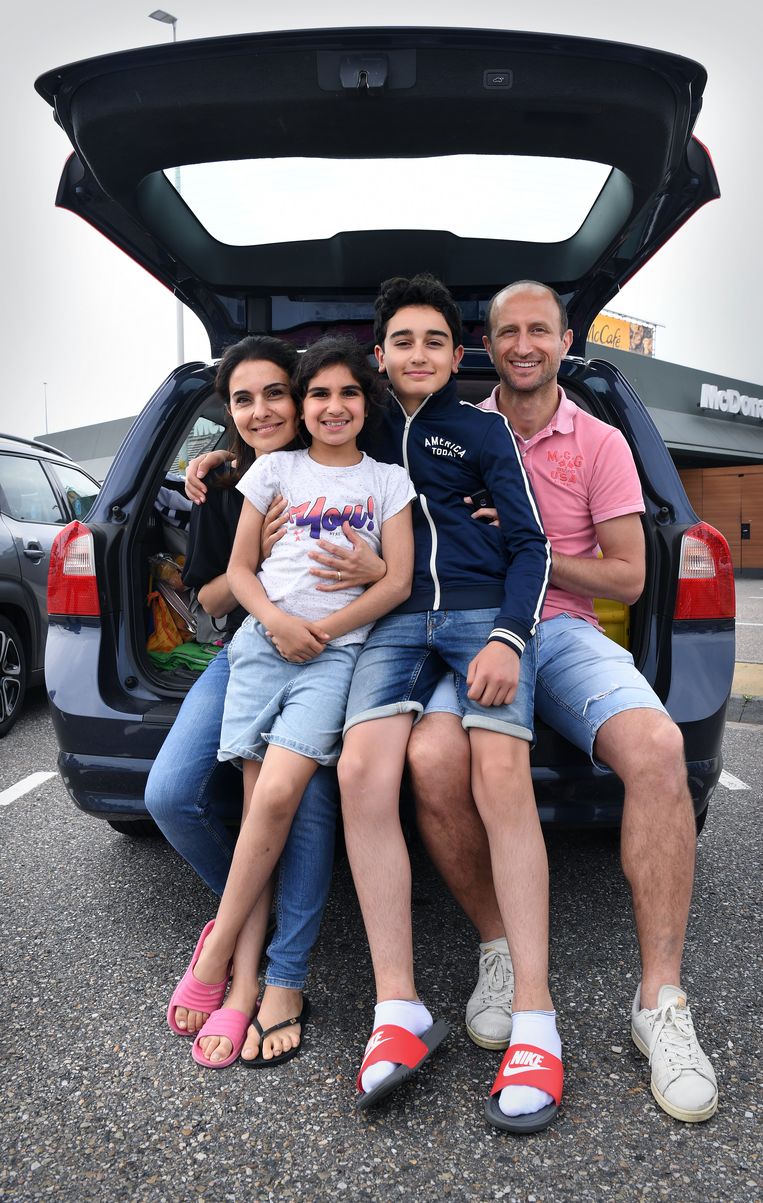 Wie zijn de Nederlanders die nu de grens overgaan? ‘Als er iets gebeurt ...