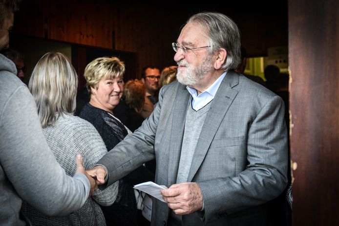 Herman De Croo (85) herstelt van knieoperatie: “Drie weken buiten ...