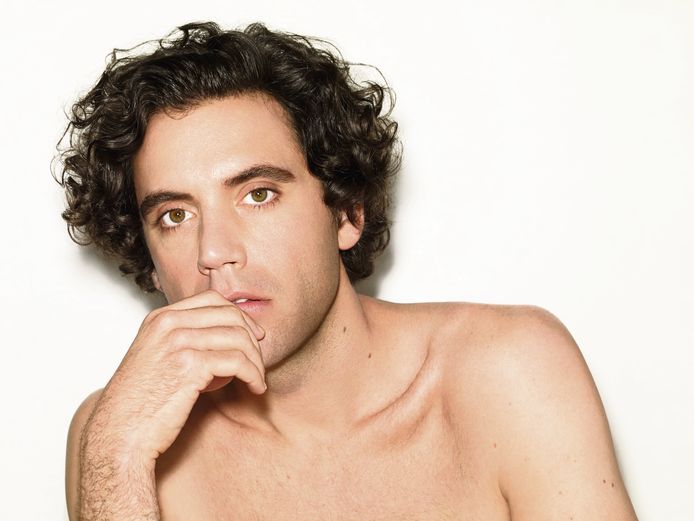 Mika is na 4 jaar terug met nieuw album: “Ik ben opnieuw verliefd ...