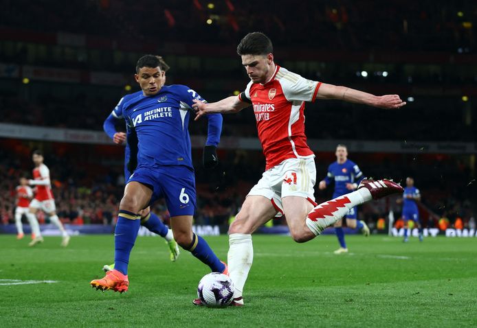 Premier League-koploper Arsenal wint ruim van Chelsea en moet hopen op ...
