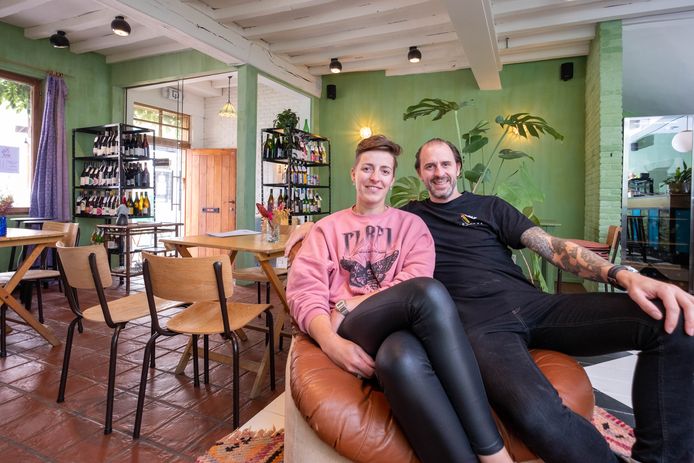 NET OPEN. Pop-up wijnbar ‘Piquette’ opent in voormalige koffiezaak ...