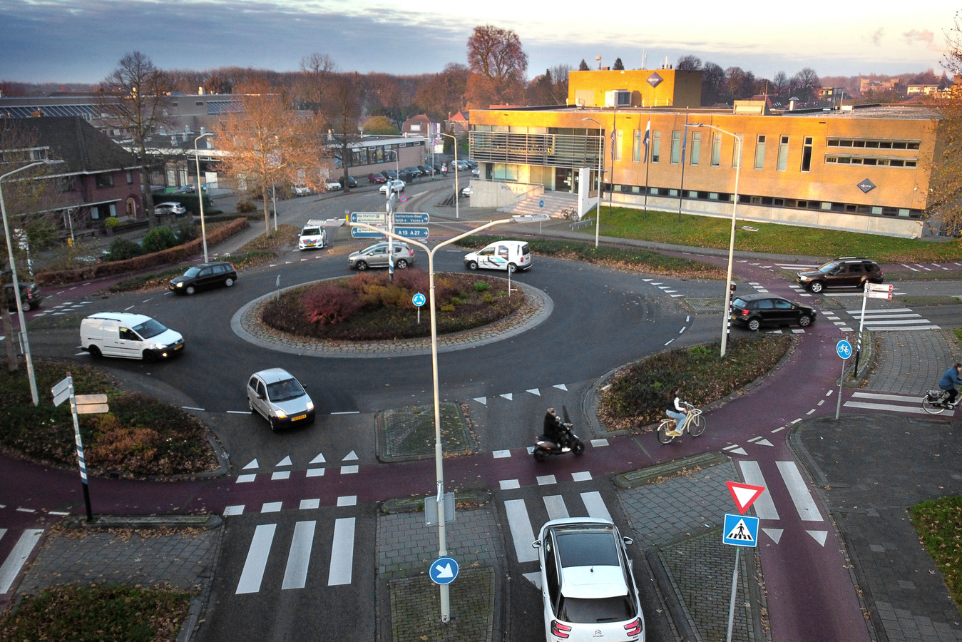 Verkeerspsycholoog noemde deze rotonde jaren geleden al bizar en ...