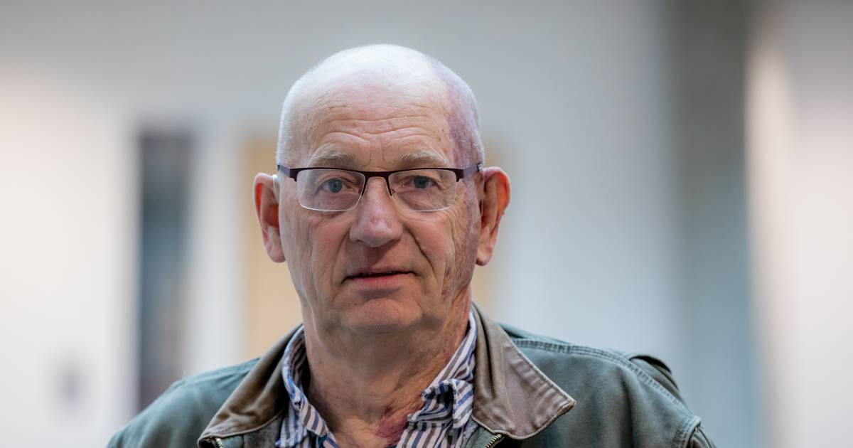 Reint Laan (80) zet het stoplicht op rood en schuift John Schoon naar ...