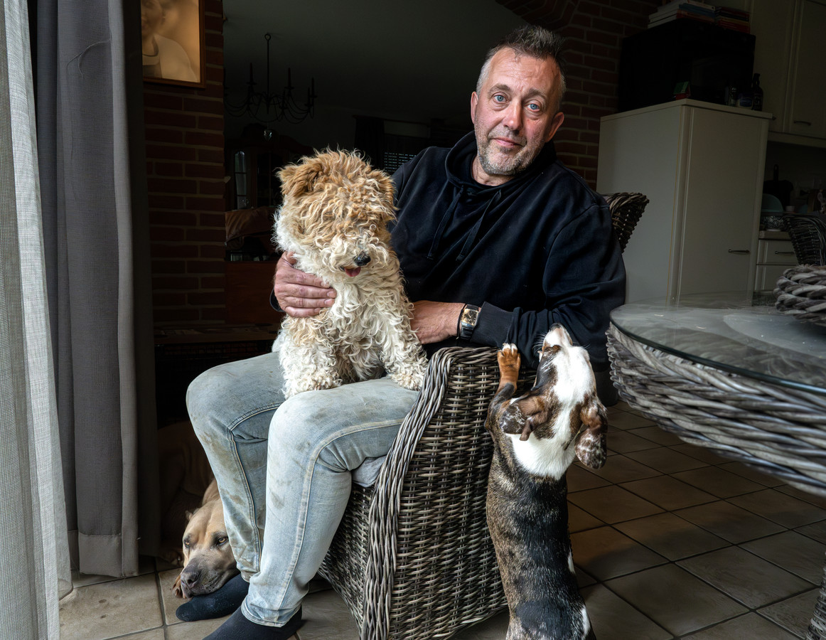 Bert Roelofs, dierenbeul of dierenvriend? ‘Ik lig onder een ...