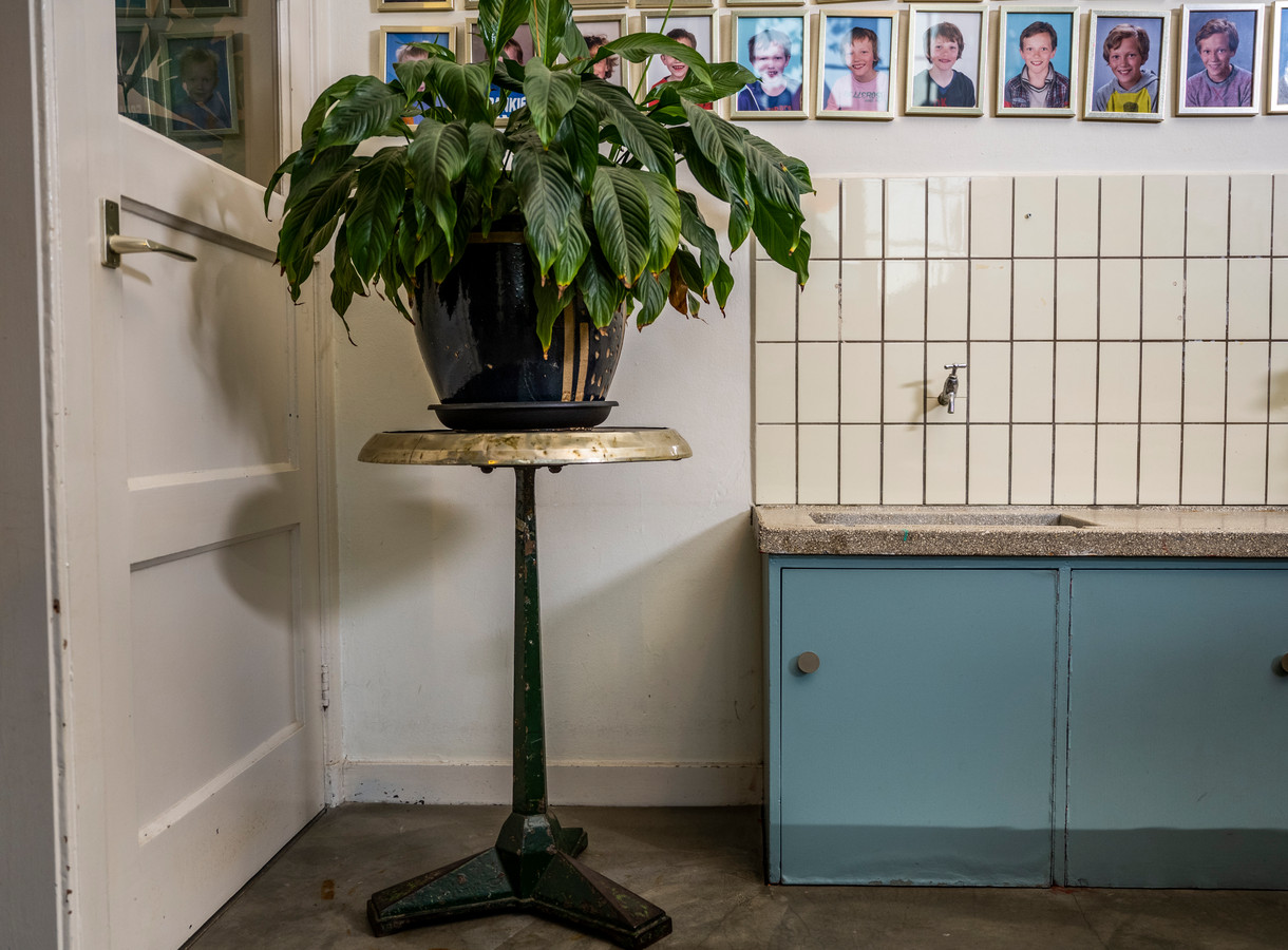 Erica en Koen wonen in voormalig schoolgebouw: ‘De trapleuning hangt ...