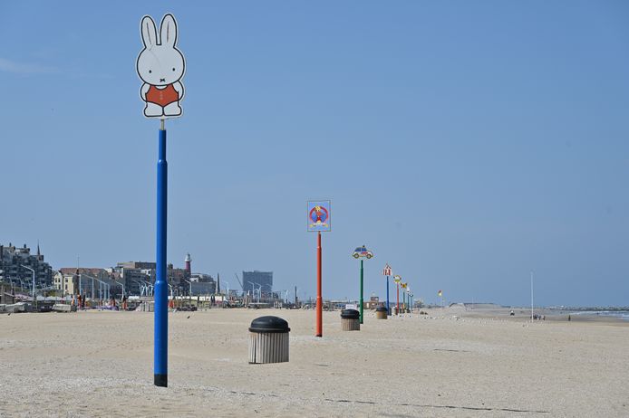 Elkaar kwijt op het strand? Oriëntatiepalen zijn weer terug in ...