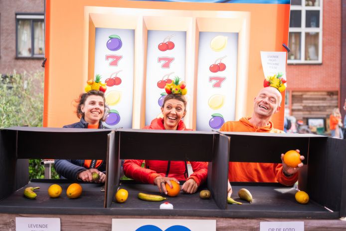 Veel geld verdienen tijdens Koningsdag? Zet een spel op: tomaat meppen ...