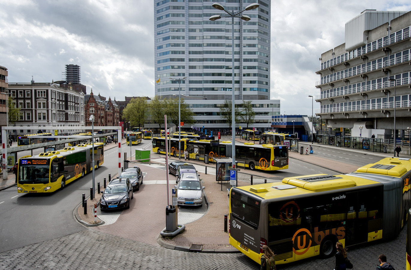 Iedereen kent het busstation bij Utrecht CS, maar 100 jaar geleden ...