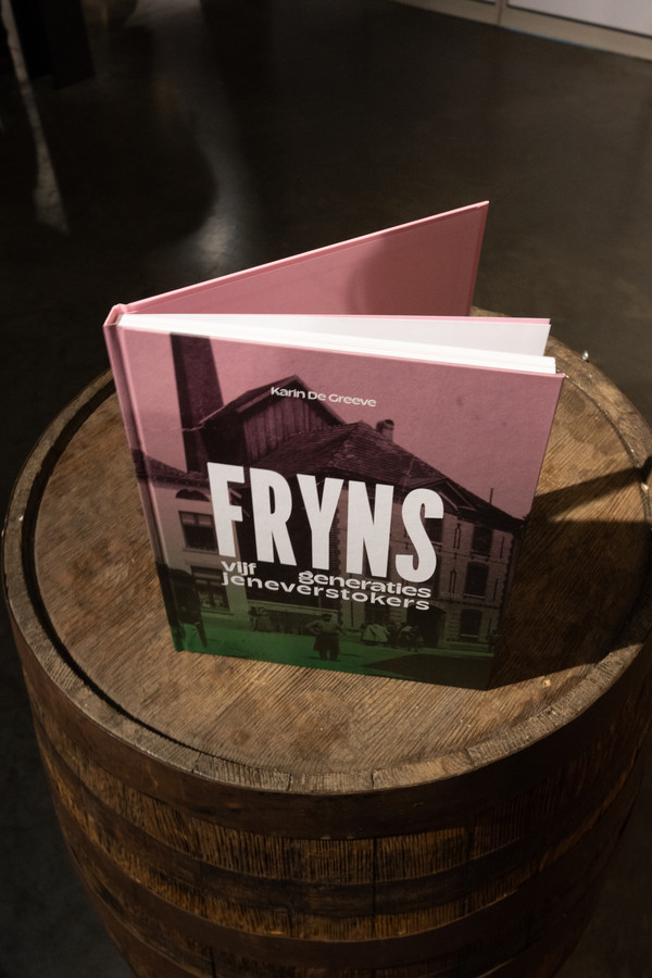 Hasselt viert 135-jarig bestaan van stokerij Fryns met boek, driedelige ...