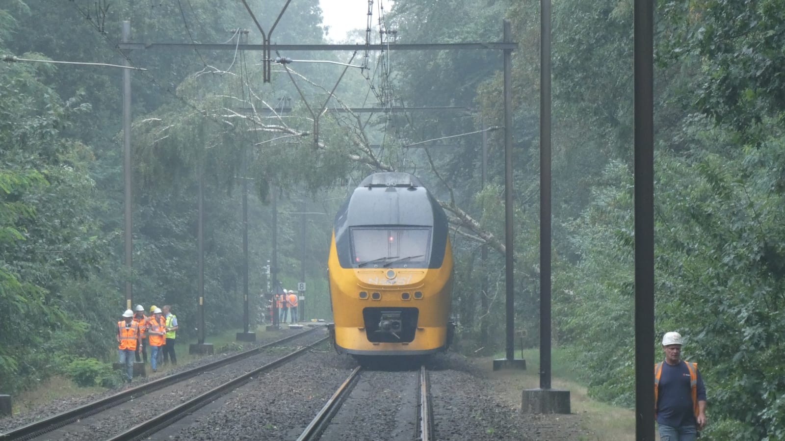 Treinen tussen Tilburg en Den Bosch rijden weer na urenlange hinder ...