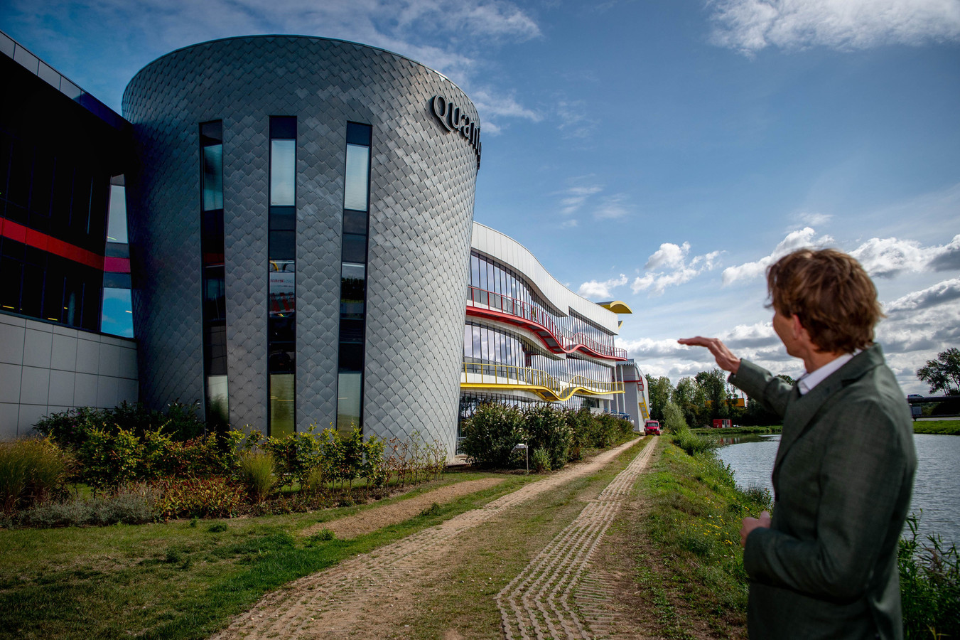 Dat bekende gebouw langs de A73 wordt groter: nog meer kantoorartikelen ...