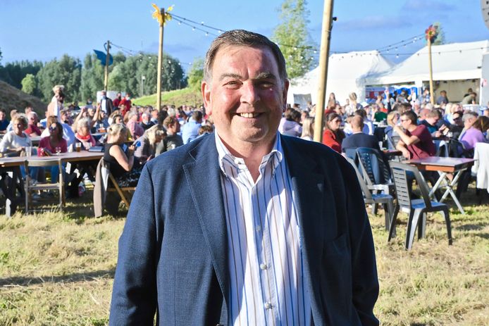 LEVENSVERHAAL. Karlos Callens (76), de burgemeester die met iedereen ...