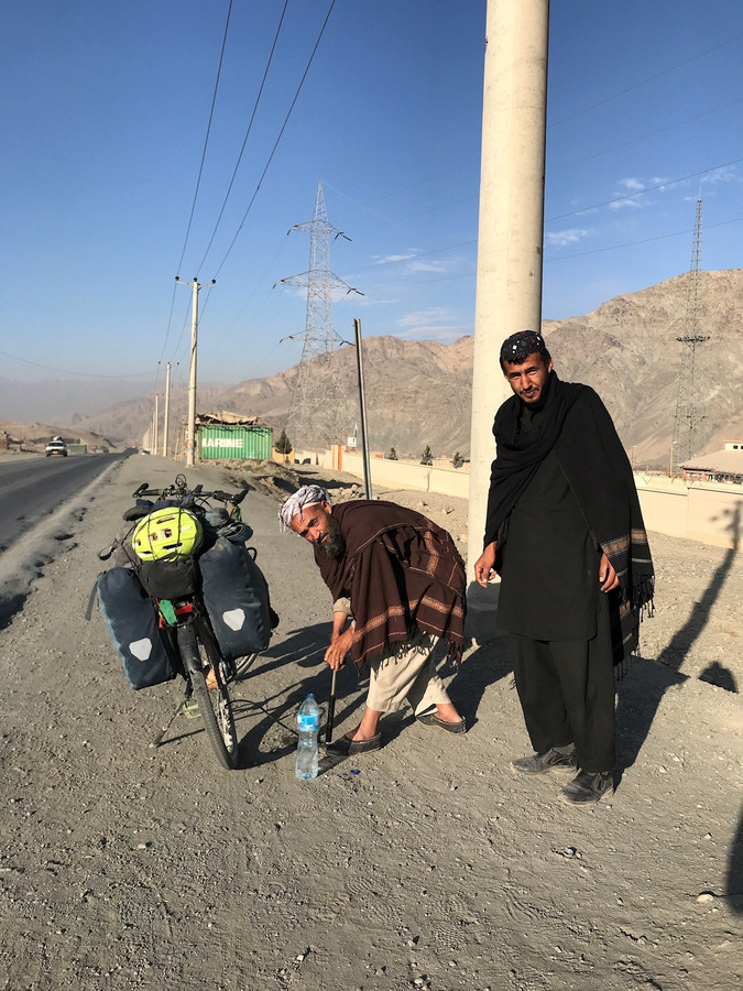 Guido werd aan grens opgewacht door de taliban: ‘Als ik in de problemen ...