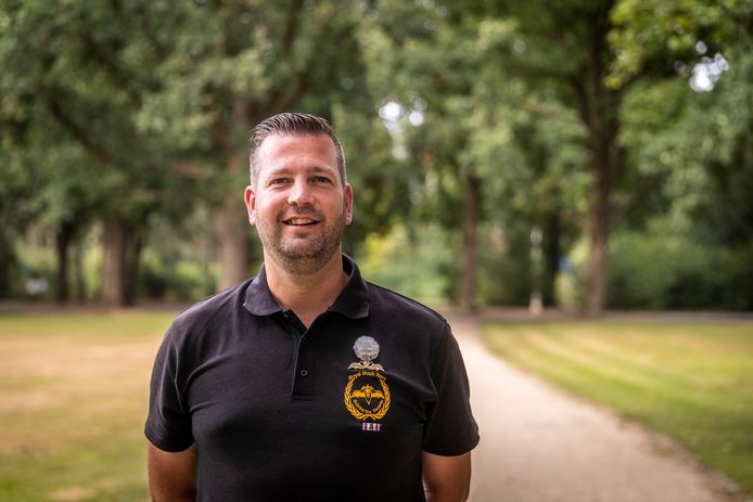 Veteraan gaat ijveren voor perkje met witte anjers in Eindhoven ...