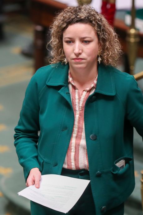 Sarah Schlitz présente sa démission et pointe “les violences sexistes ...