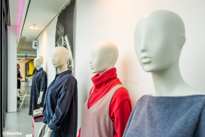 Modeontwerpster Silke (24) toont haar nieuwe collectie in pop-up: “Ik ...