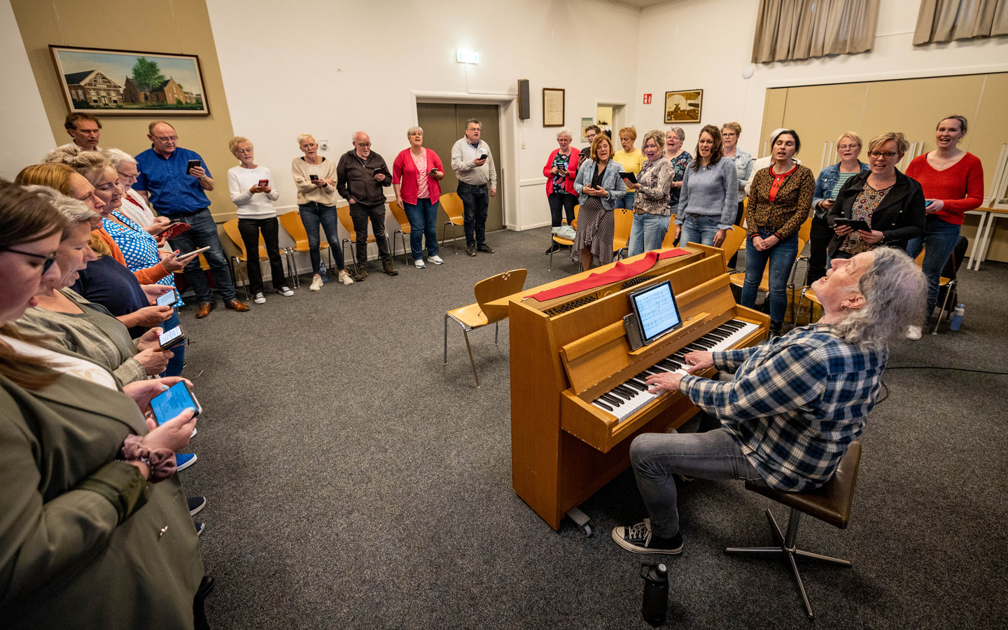 Gospelkoor uit Nijverdal bruist dankzij dirigent André Bijleveld uit ...