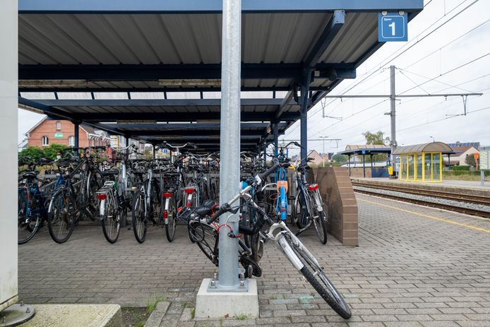 Nog altijd geen uitbreiding fietsenstalling aan treinstation | Puurs ...