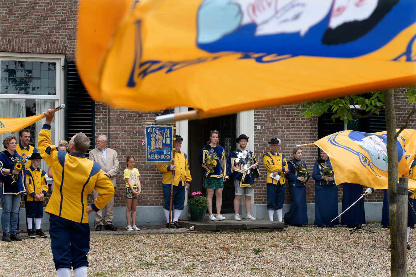 Keijenborg eert eerste koning na corona Tim Pape met vaandelhulde ...
