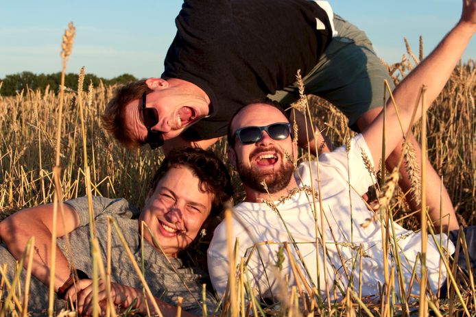 Prettig gestoord dj-trio Schuurallures staat voor debuut op ...