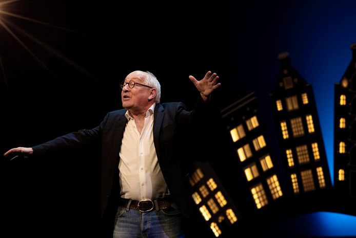 Youp van ‘t Hek krijgt klapband met auto in Italiaanse tunnel: auto ...