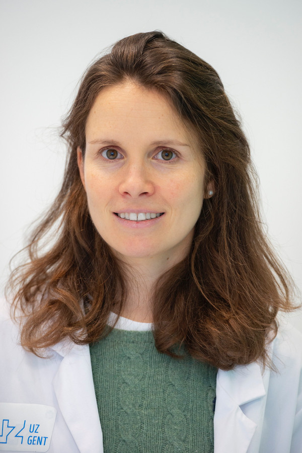 UZ Gent opent polikliniek voor Covid-19-patiënten in container op ...