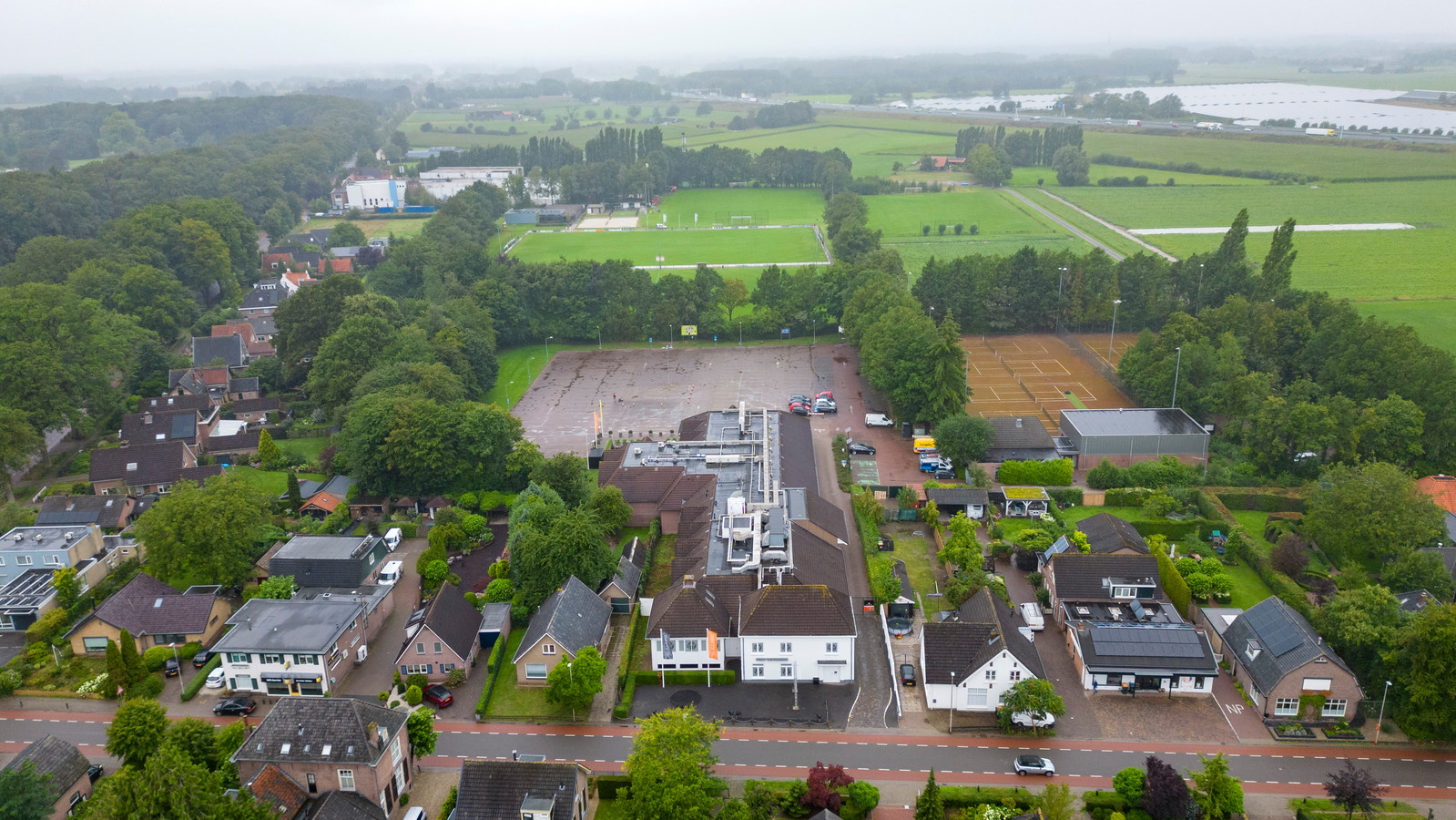Een klein dorp, maar een enorme modezaak: dit is het geheim van de ...