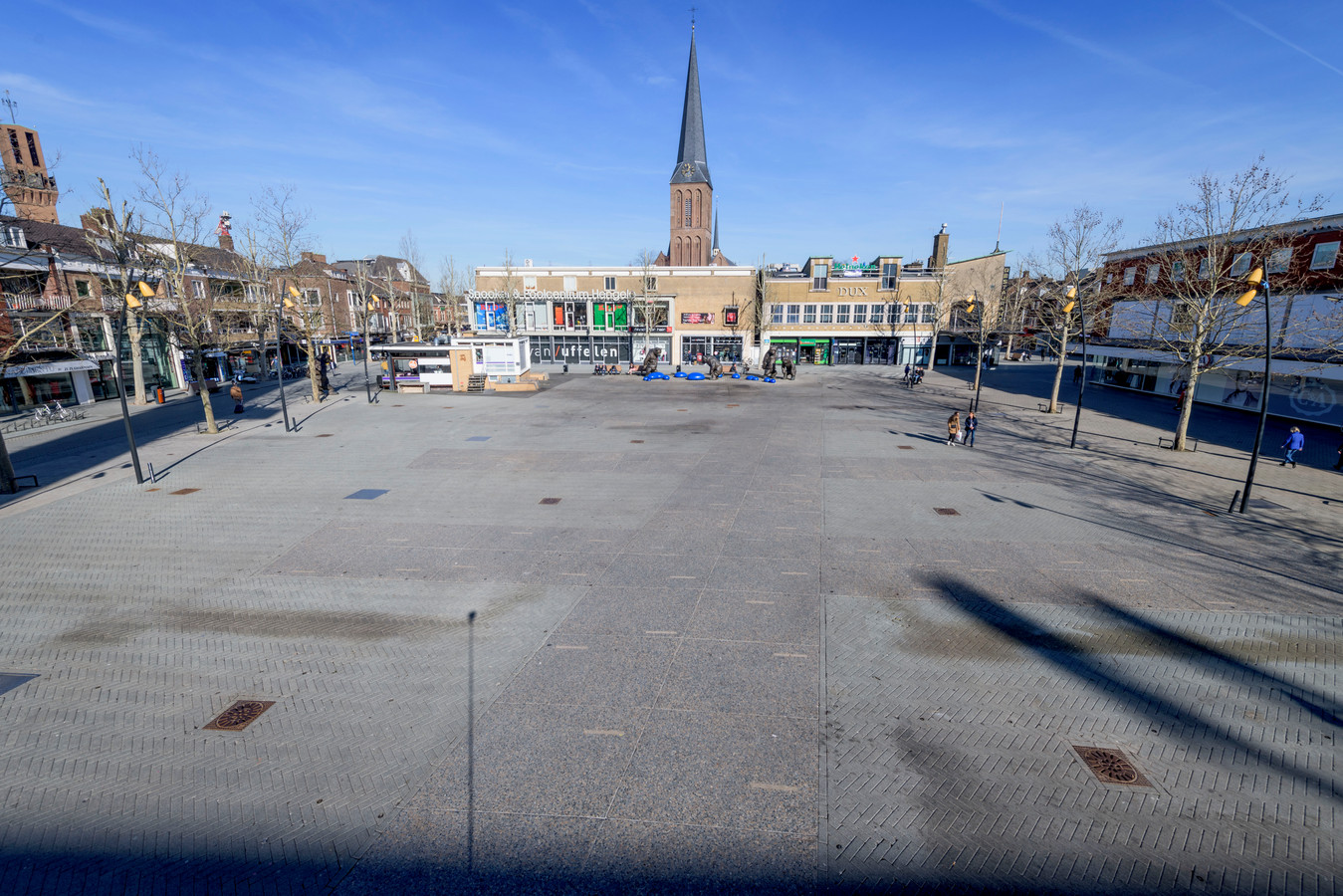 Bewoners: Hengelose markt heeft schwung nodig: ‘Je ziet mensen hier ...