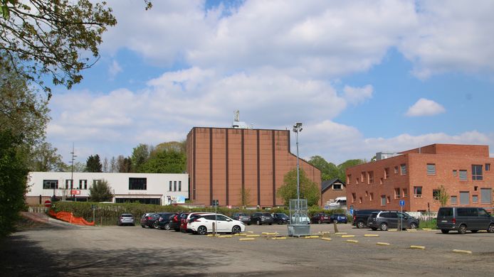 Nog geen beslissing over parkeergebouw op Gemeenveldsite: “Keuze ligt ...