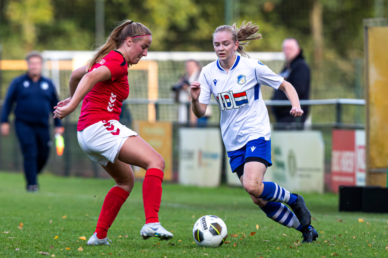 Rosa van Wershoven van FC Eindhoven neemt een voorschot op de ...