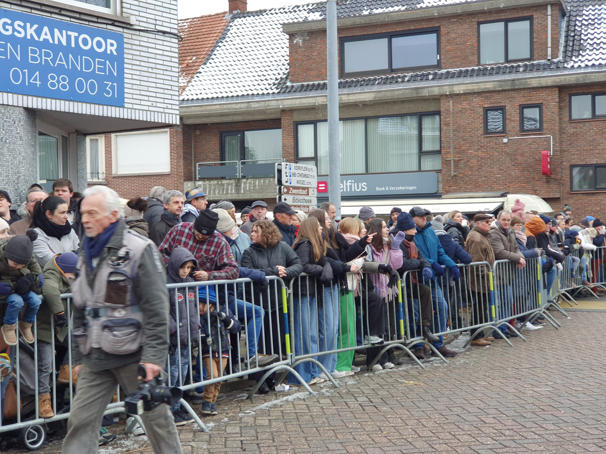 IN BEELD. Toontje met z’n varken brengt massa volk op de been: “De ...