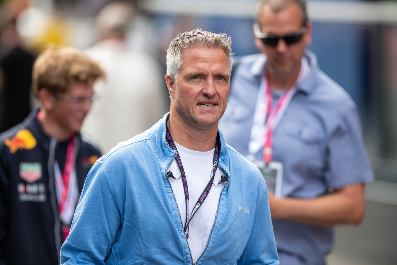 Publiekelijk moddergooien tussen Ralf Schumacher en ex nadat hij uit de ...