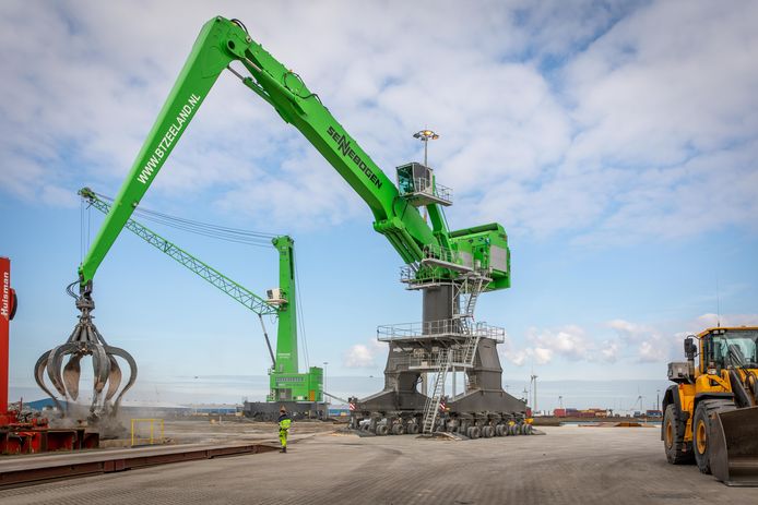 Op zoek naar de ‘Hulk in Bulk’, de enorme groene kraan die ineens ...