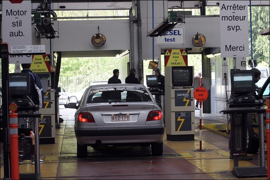 Een op de vijf wagens krijgt rode kaart bij keuring | Foto | hln.be