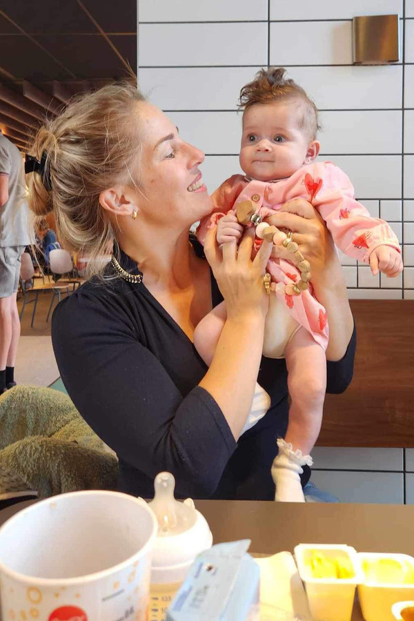 “Het zijn bange dagen. Voor een moederhart is dat erg zwaar”: baby ...