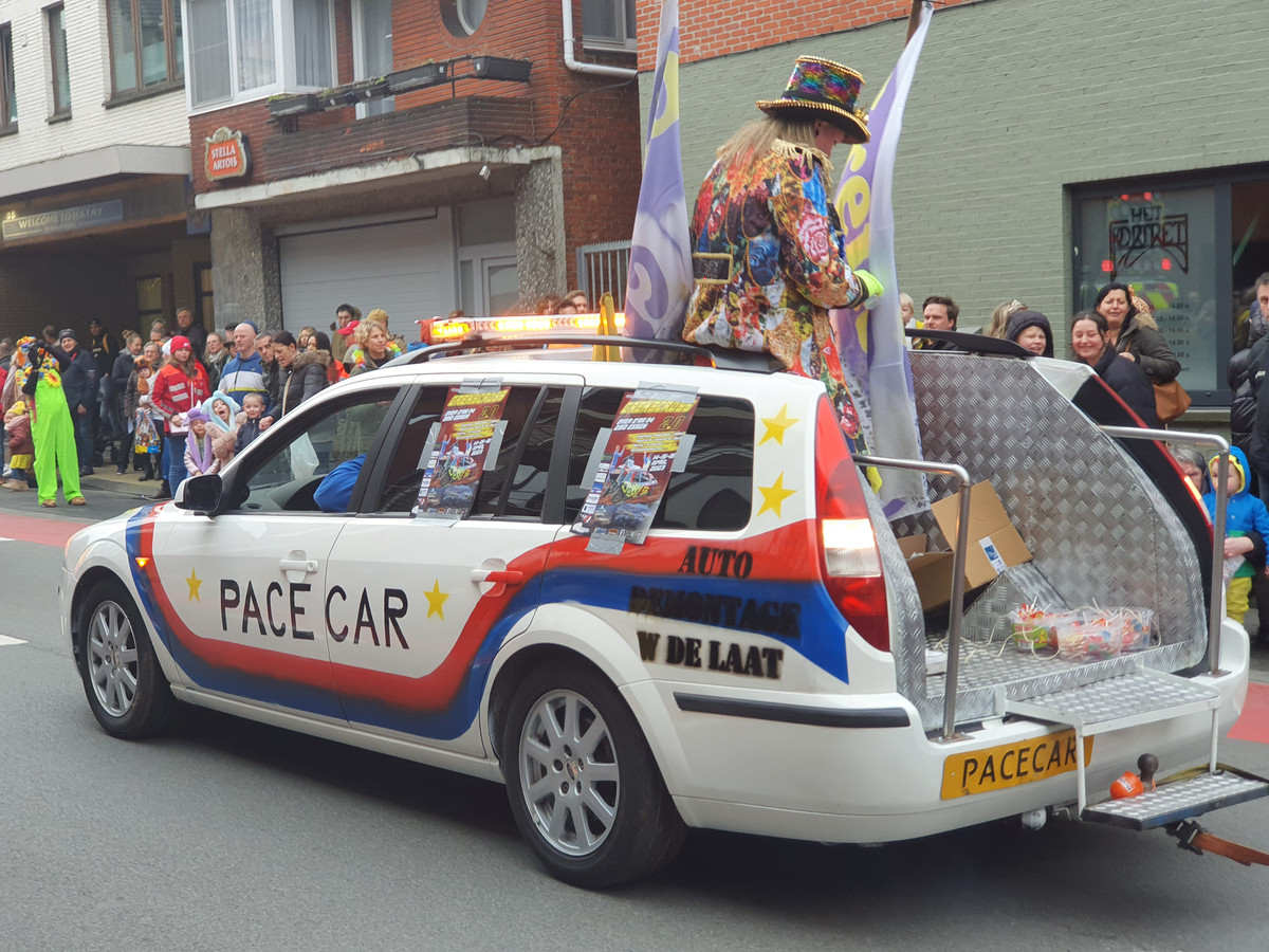 IN BEELD. Carnavalsstoet in Ossenkoppenstad | Foto | hln.be