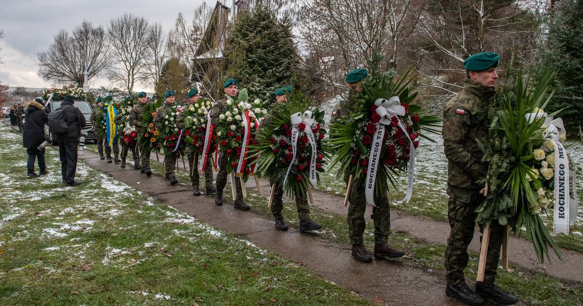 Een van de twee dodelijke slachtoffers van raketinslag Polen begraven ...