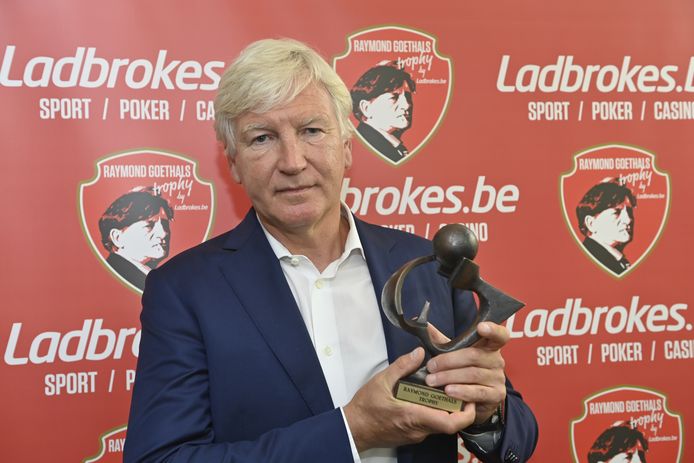OHL-coach Marc Brys draagt Trofee Raymond Goethals op aan overleden ...