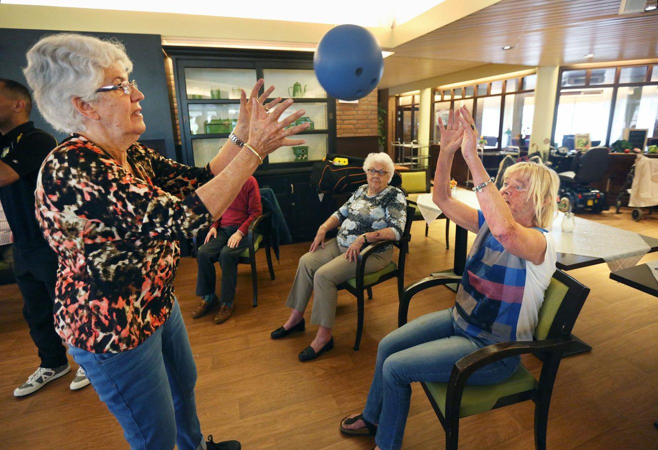 'Het is meer dan billen wassen' | Foto | AD.nl