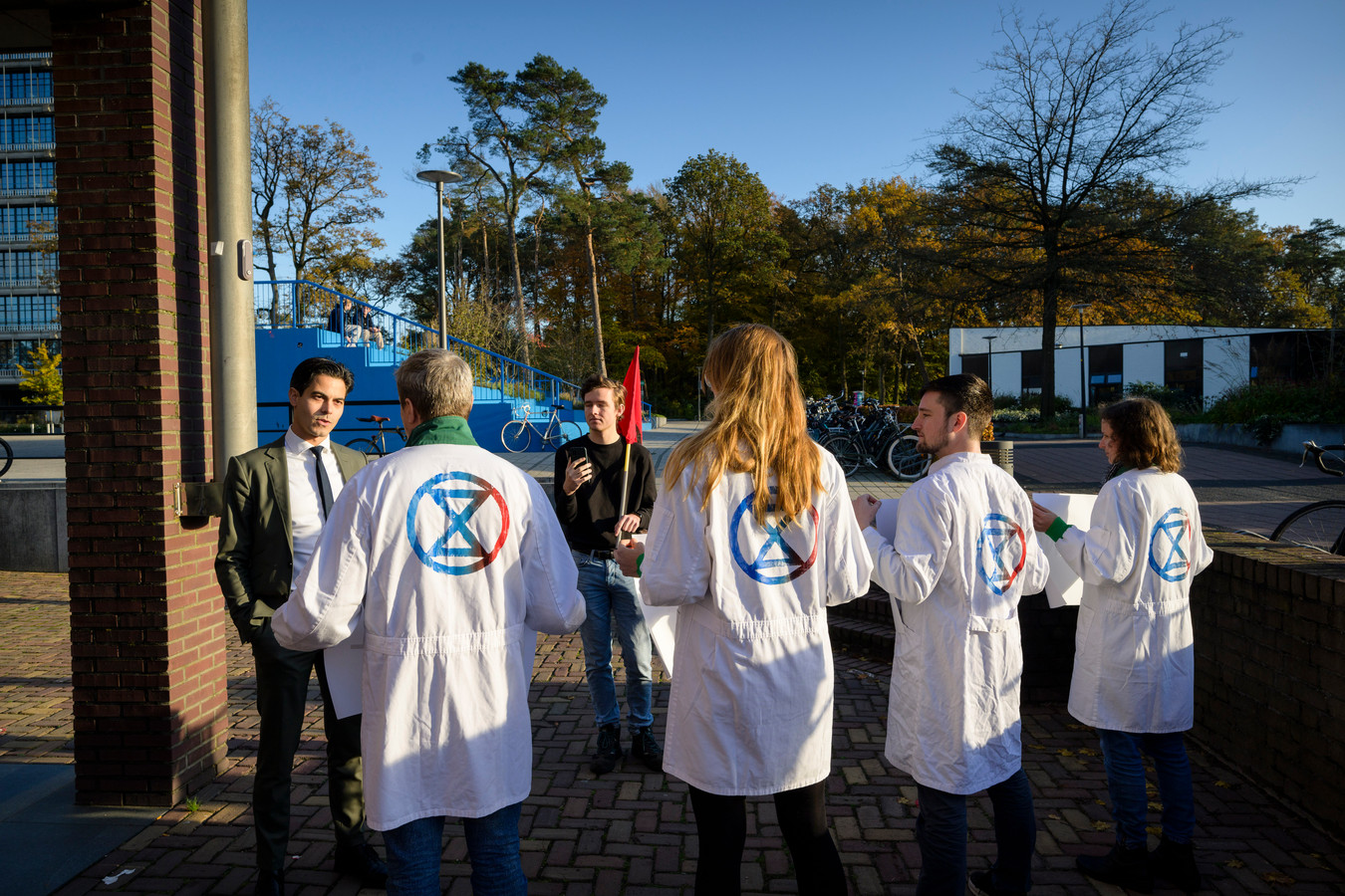 Scientist Rebellion ontlokt D66-lijsttrekker Rob Jetten in Enschede ...