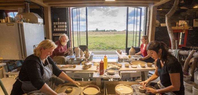 Wandelen van atelier naar atelier in de IJzervallei tijdens Promen’art | Poperinge | hln.be