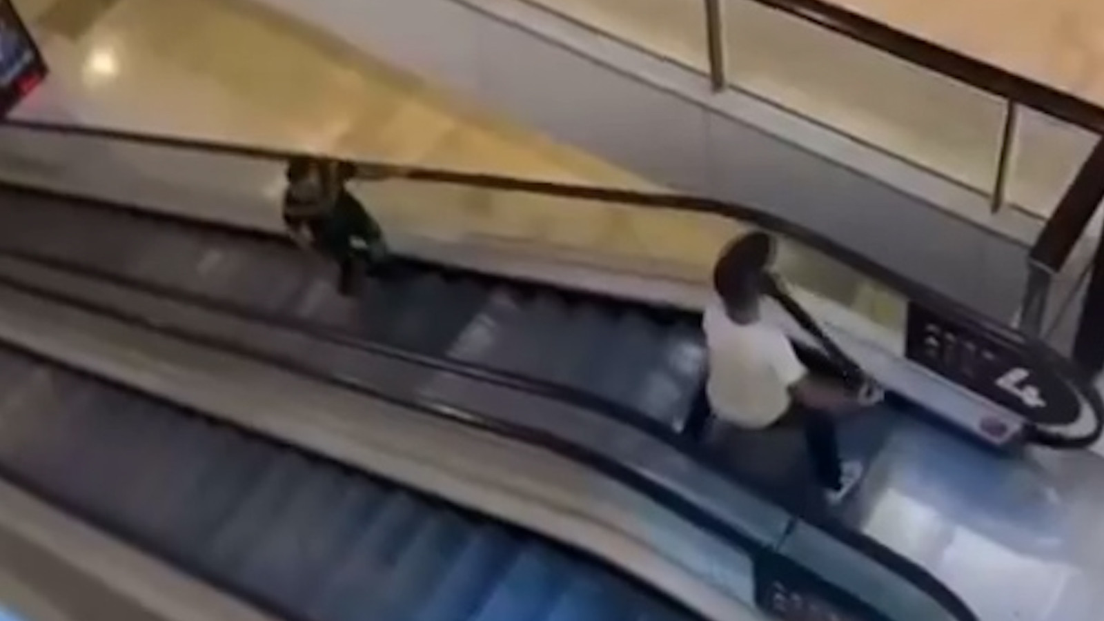 Zesde slachtoffer overleden na steekpartij in winkelcentrum in Sydney ... Zesde slachtoffer overleden na steekpartij in winkelcentrum in Sydney ...