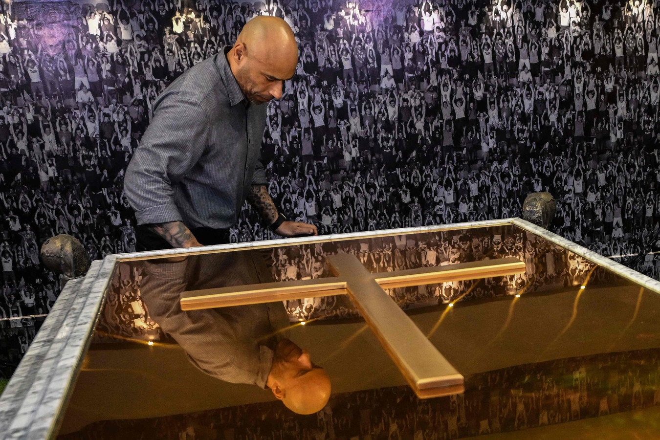 Zo ziet het graf van de Braziliaanse voetballegende Pelé eruit | Foto ...