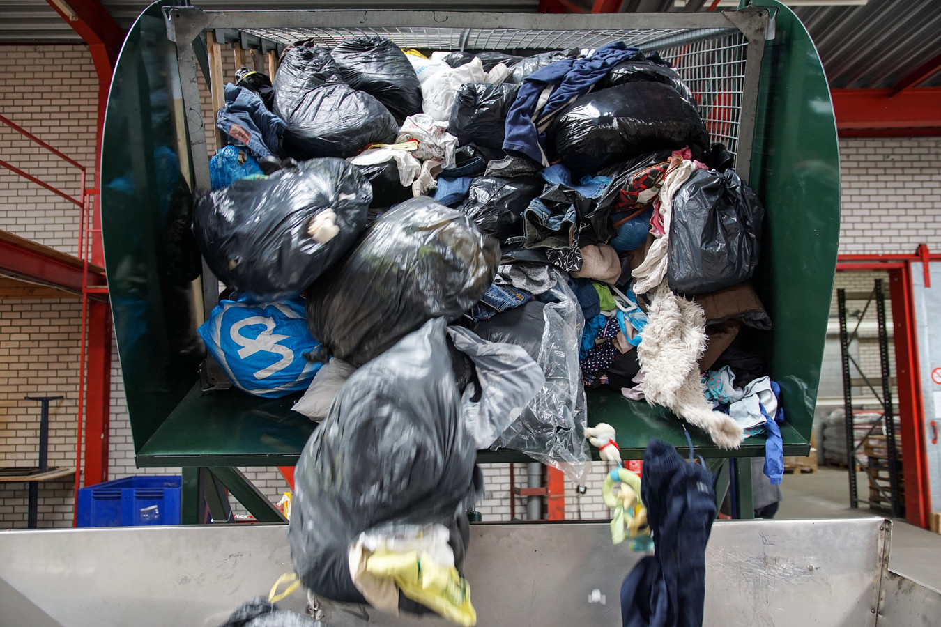 Textielruzie zorgt voor problemen bij Leger des Heils: ‘Het wordt ...