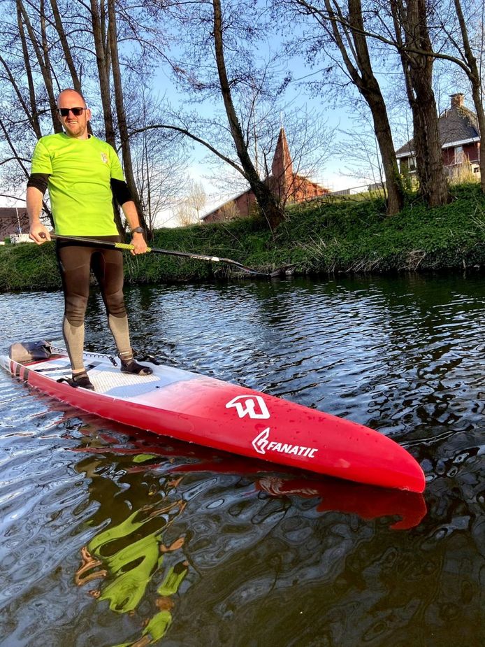 Martin laat mensen vanaf het water de mooiste plekjes van de Hoeksche ...